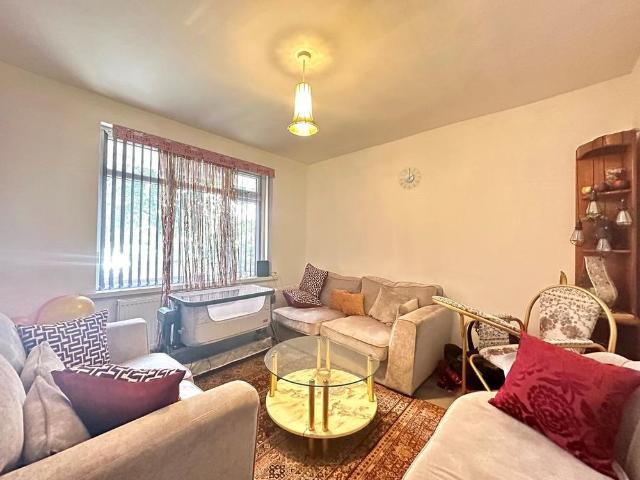 5 bedroom semi detached house to rent