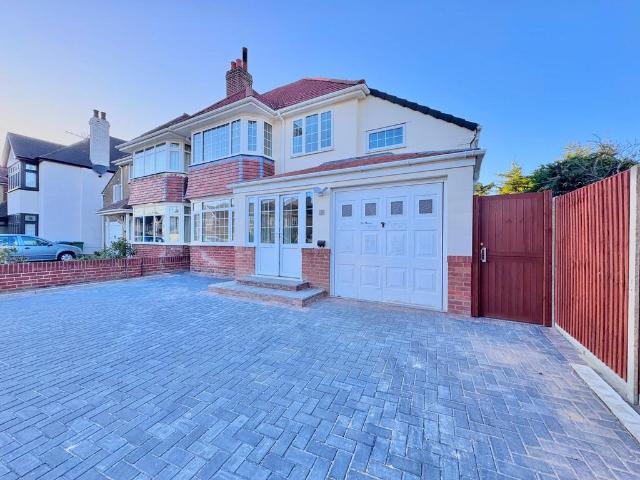 5 bedroom semi detached house to rent