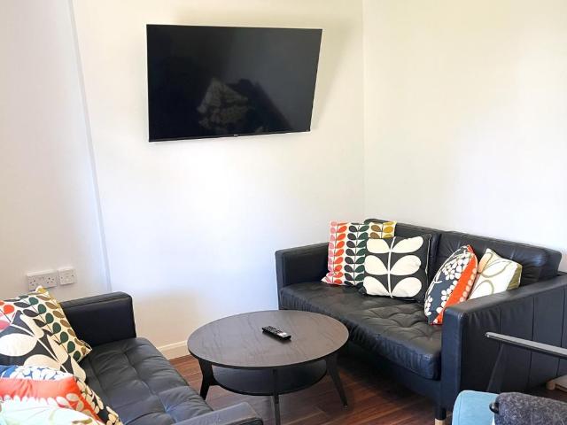 1 bedroom semi detached house to rent