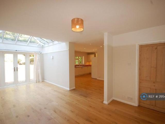 5 bedroom semi detached house to rent