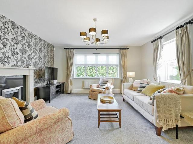 5 bedroom semi detached house to rent