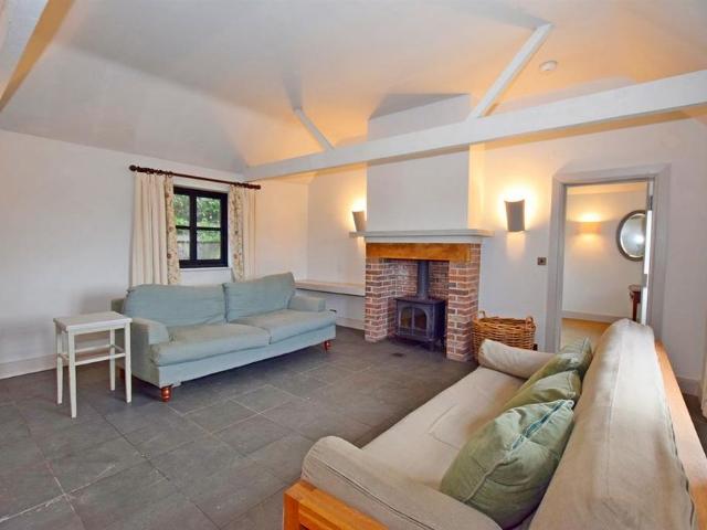 5 bedroom semi detached house to rent