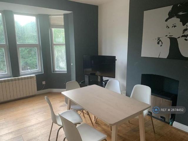 5 bedroom semi detached house to rent