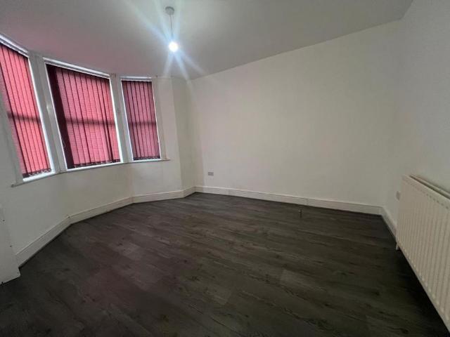 5 bedroom semi detached house to rent