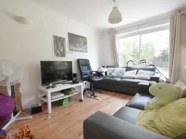 5 bedroom Semi detached house to rent