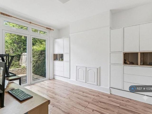 5 bedroom semi detached house to rent