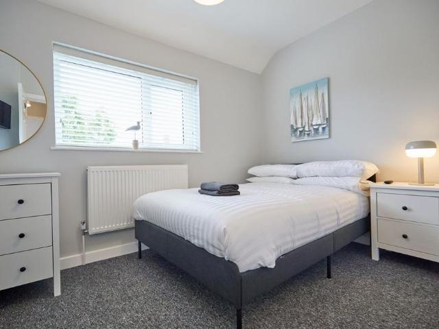 5 bedroom semi detached house to rent