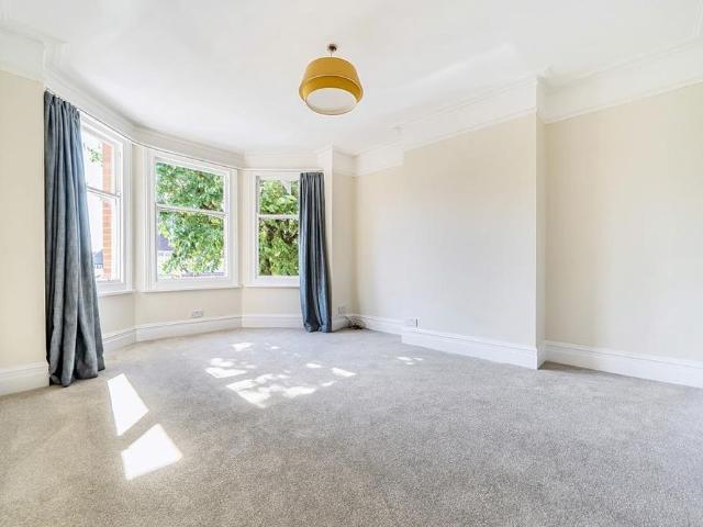5 bedroom semi detached house to rent