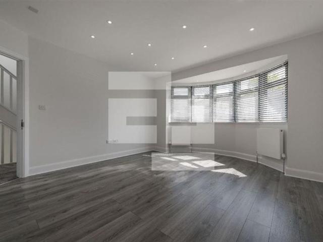 5 bedroom semi detached house to rent