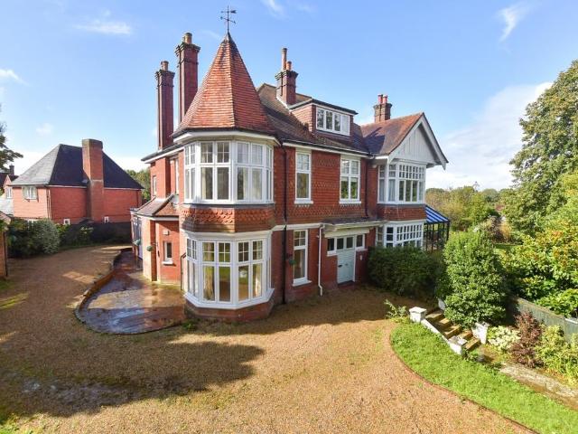 5 bedroom semi detached house to rent