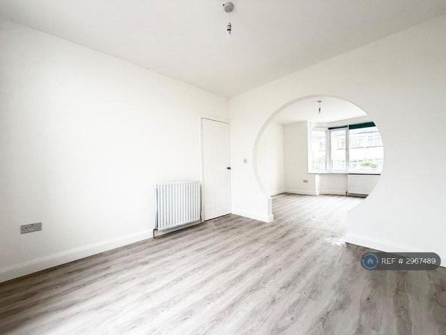 5 bedroom semi detached house to rent