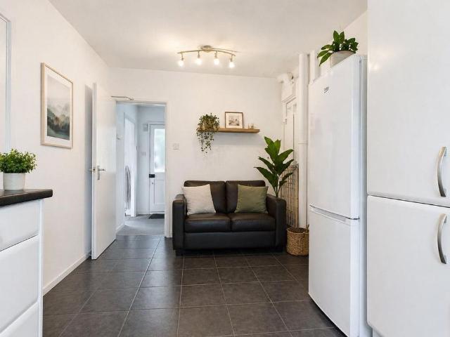5 bedroom semi detached house to rent
