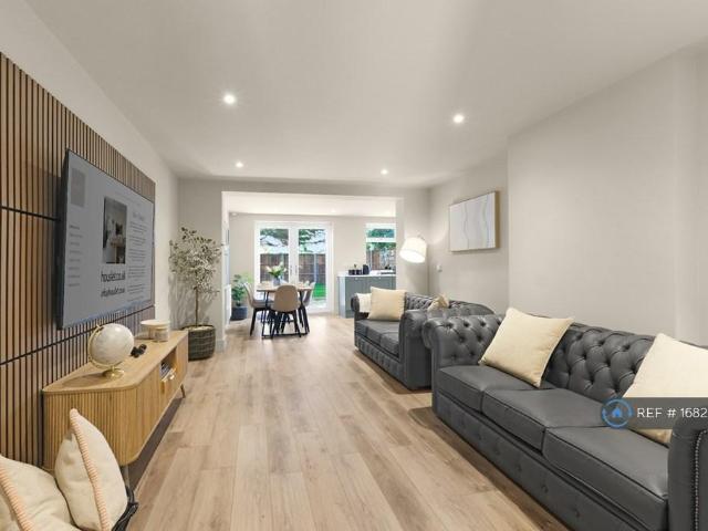 5 bedroom semi detached house to rent