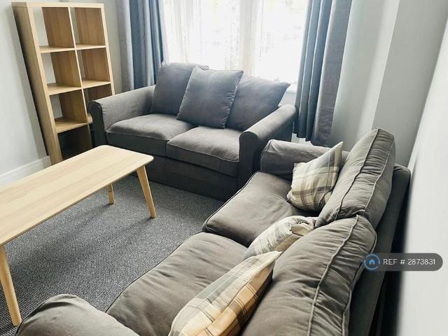 5 bedroom semi detached house to rent