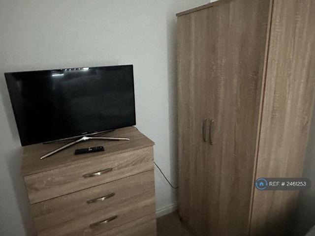 5 bedroom semi detached house to rent