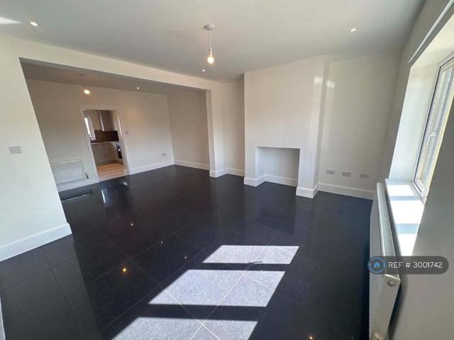 5 bedroom semi detached house to rent