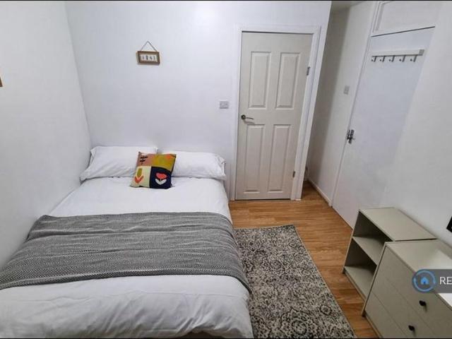 5 bedroom semi detached house to rent