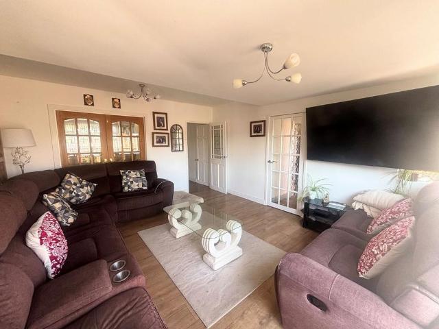 5 bedroom semi detached house to rent