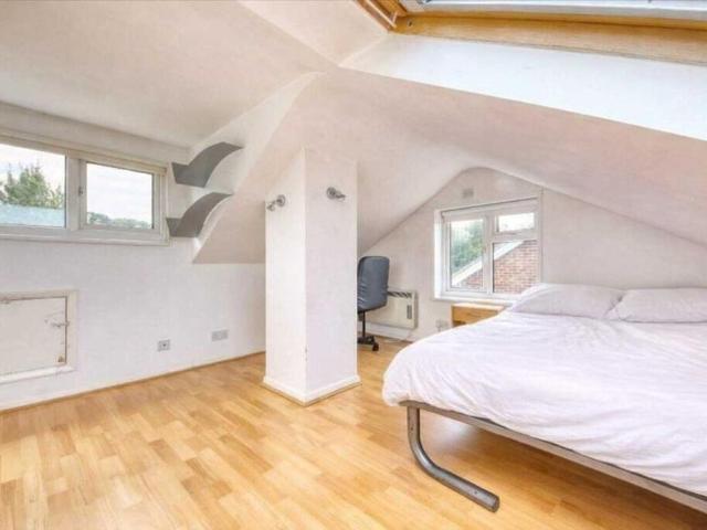 5 bedroom semi detached house to rent