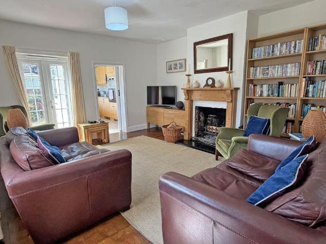 5 bedroom semi detached house to rent