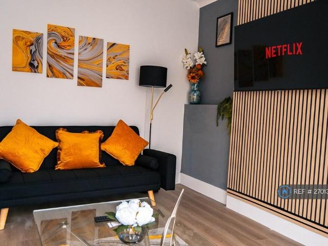 5 bedroom semi detached house to rent