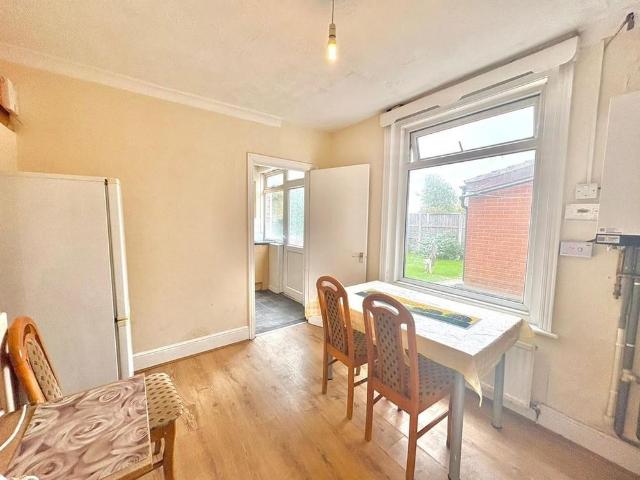 5 bedroom semi detached house to rent