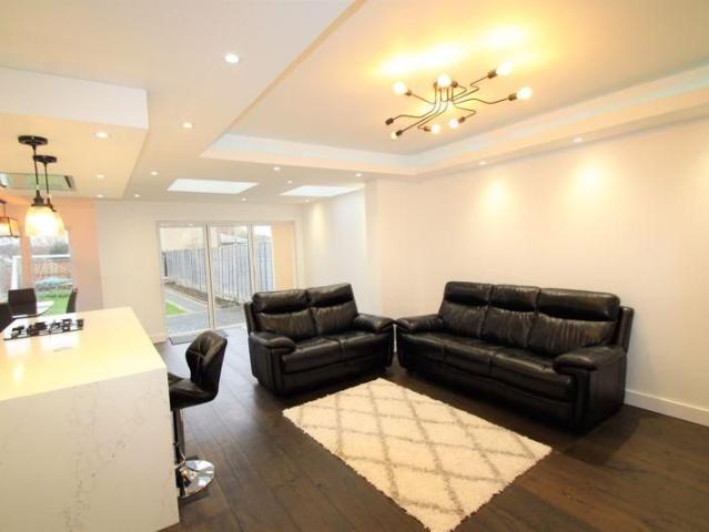 5 bedroom semi detached house to rent