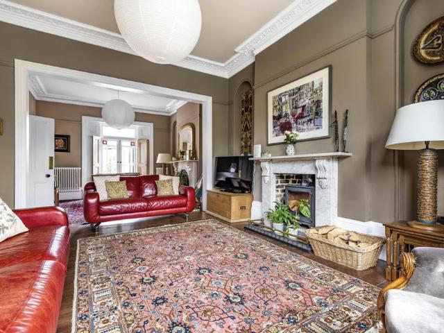 5 bedroom semi detached house to rent