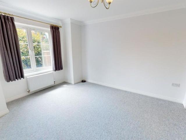 5 bedroom semi detached house to rent