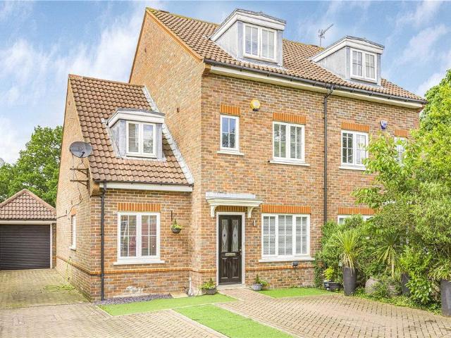5 bedroom semi detached house to rent