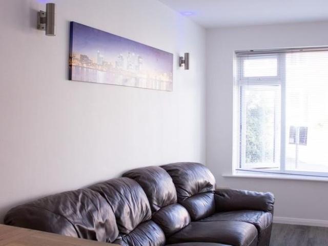 5 bedroom semi detached house to rent