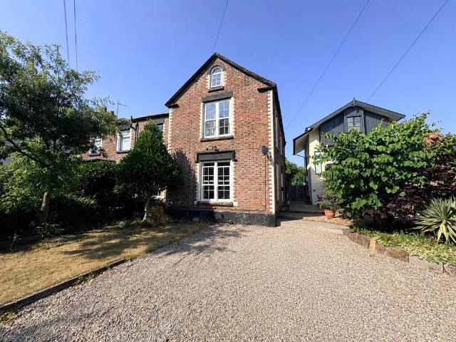 5 bedroom semi detached house to rent