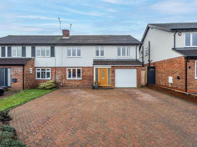 5 bedroom semi detached house to rent