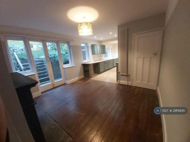 5 bedroom semi detached house to rent
