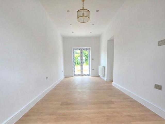 5 bedroom semi detached house to rent