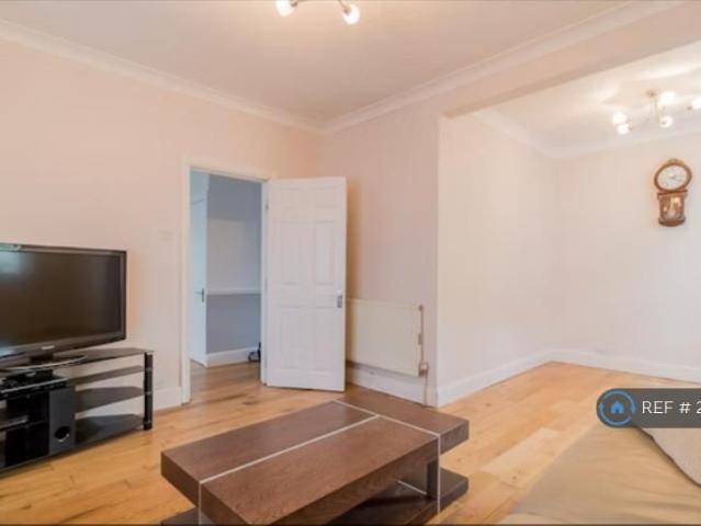5 bedroom semi detached house to rent
