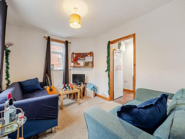 5 bedroom semi detached house to rent