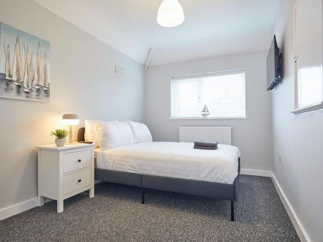 5 bedroom semi detached house to rent