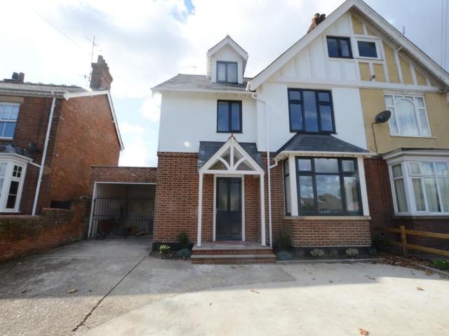 5 bedroom semi detached house to rent