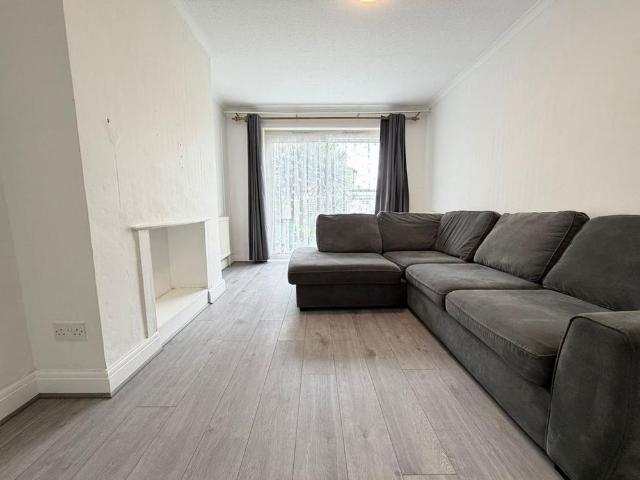 5 bedroom semi detached house to rent