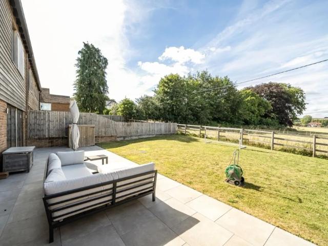 5 bedroom semi detached house to rent