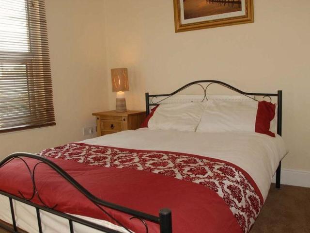 5 bedroom semi detached house to rent