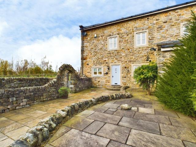 5 bedroom semi detached house to rent