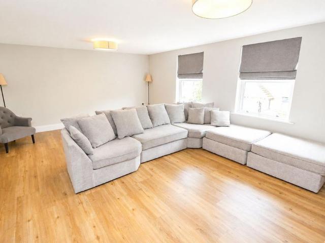 5 bedroom semi detached house to rent