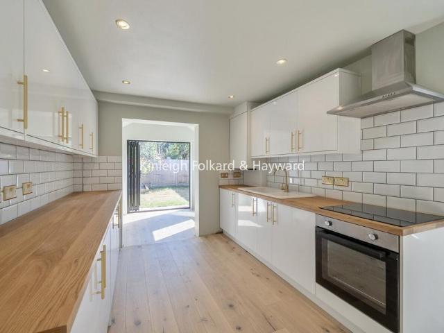 5 bedroom semi detached house to rent