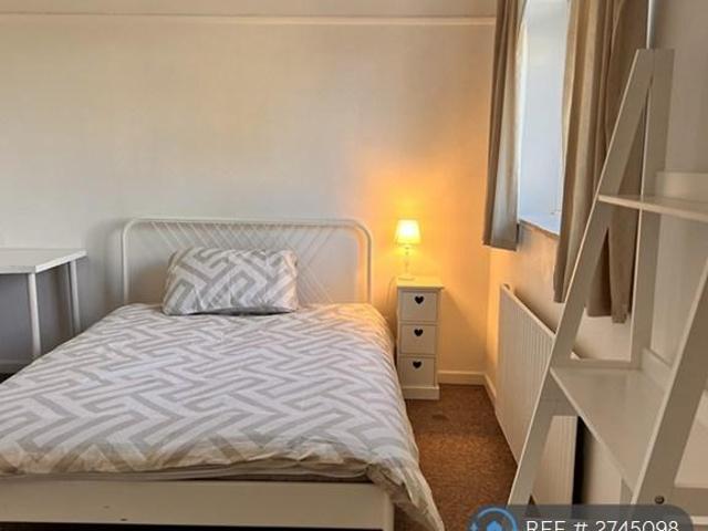 5 bedroom semi detached house to rent