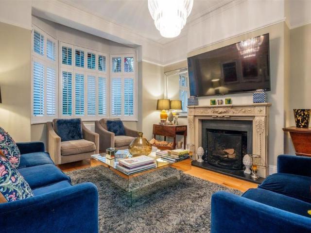 5 bedroom semi detached house to rent