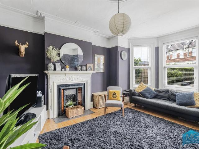 5 bedroom semi detached house to rent