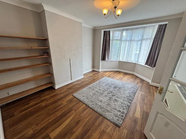 5 bedroom semi detached house to rent
