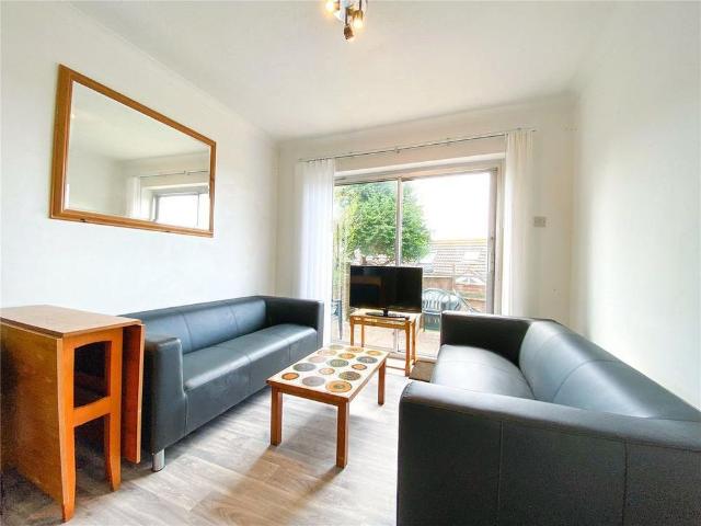 5 bedroom semi detached house to rent